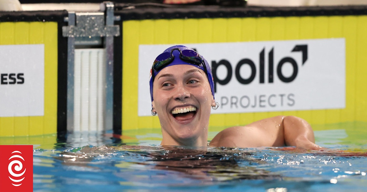 Hazel Ouwehand smahes butterfly record at swimming nationals | RNZ News
