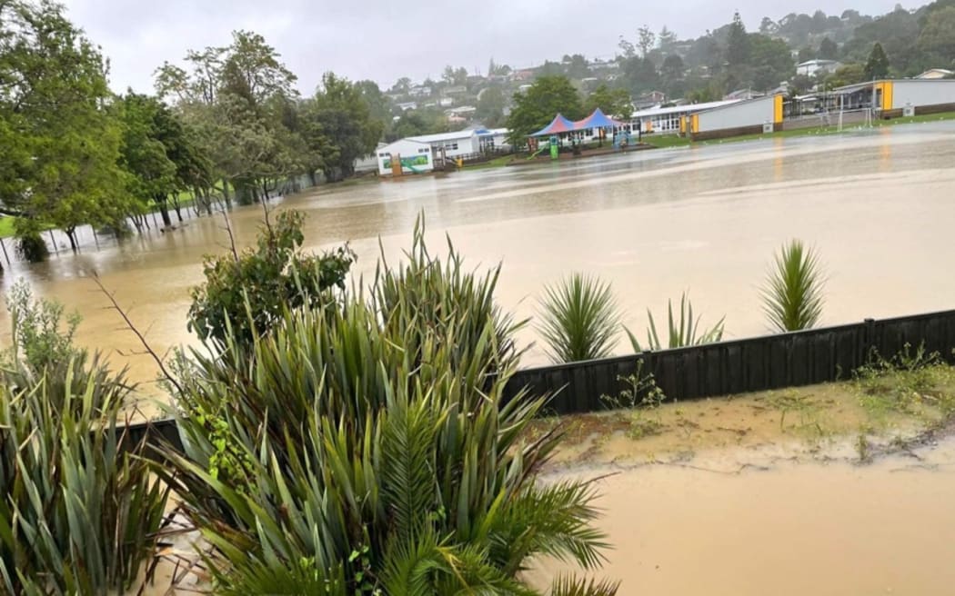 Heavy rain hits Northland, Auckland and east coast | RNZ News