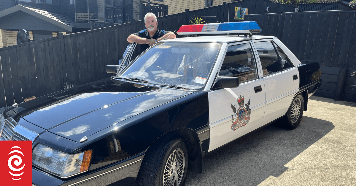 Te Awamutu man converts Mitsubishi into traffic cop car | RNZ News