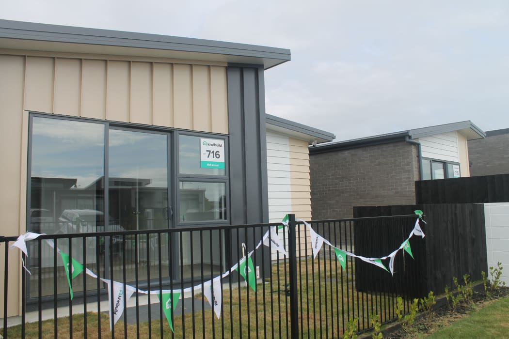 Housing Minister Twyford responds to Kiwibuild deposit claims | RNZ News