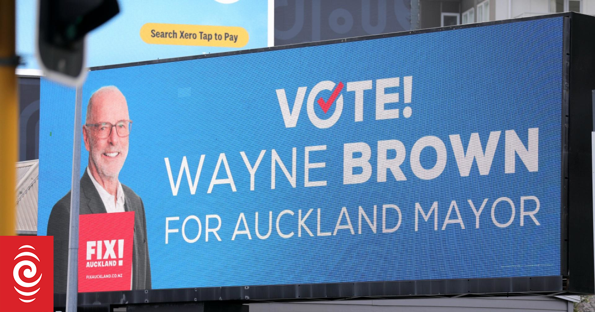 Mayoral campaign billboards start to appear in Auckland | RNZ News