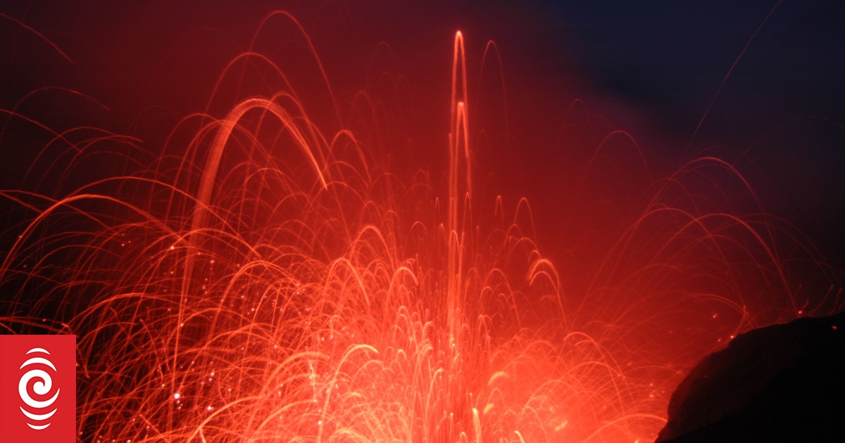 Vanautu's Lopevi volcano 'erupting' | RNZ News