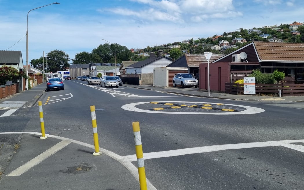 Police raid King Cobra gang pad in crayfish theft investigation | RNZ News