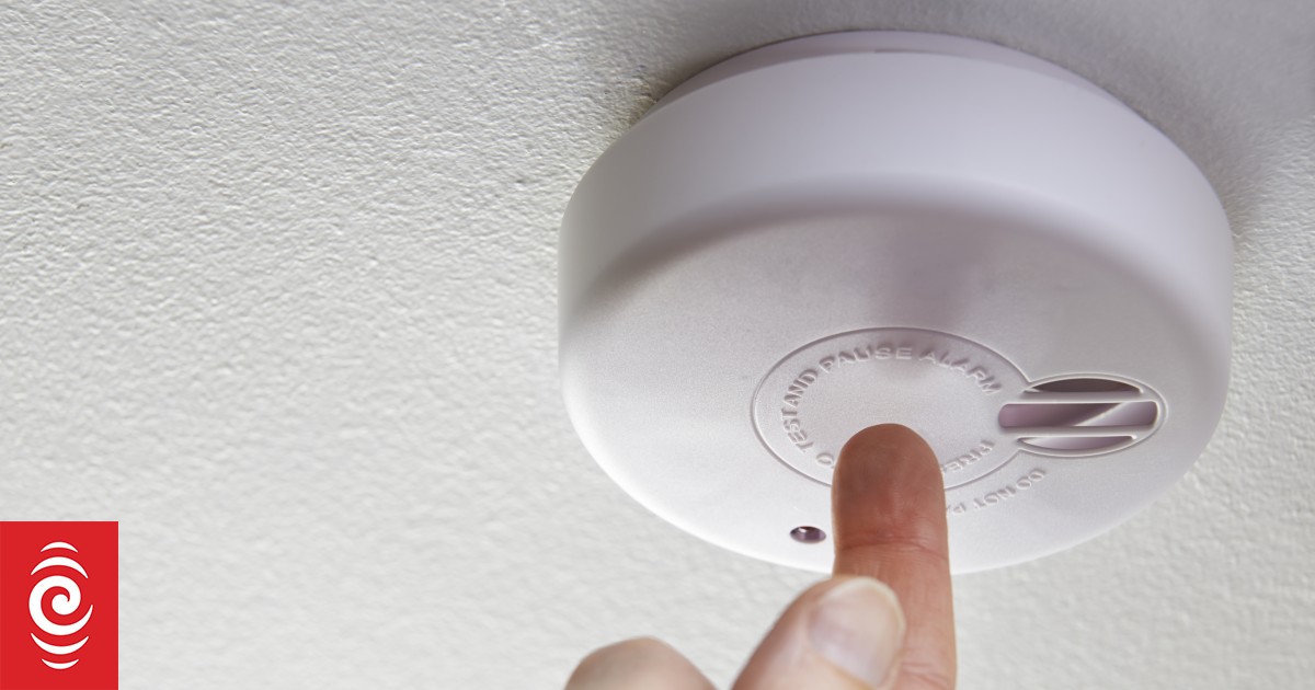 Firefighters warn to check smoke alarms for daylight saving | RNZ News