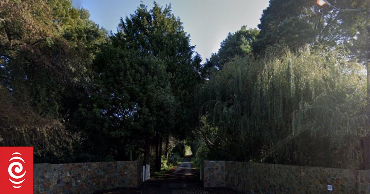 Complainants warn against 'sacred sexuality' courses | RNZ News