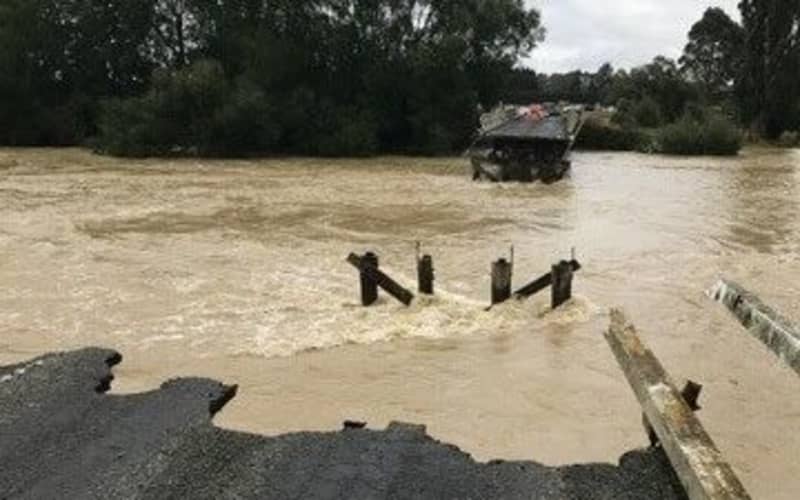 Collapsed bridge cuts off water to 250 homes | RNZ