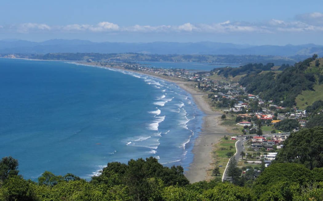 Summertime and the listening is easy. | RNZ