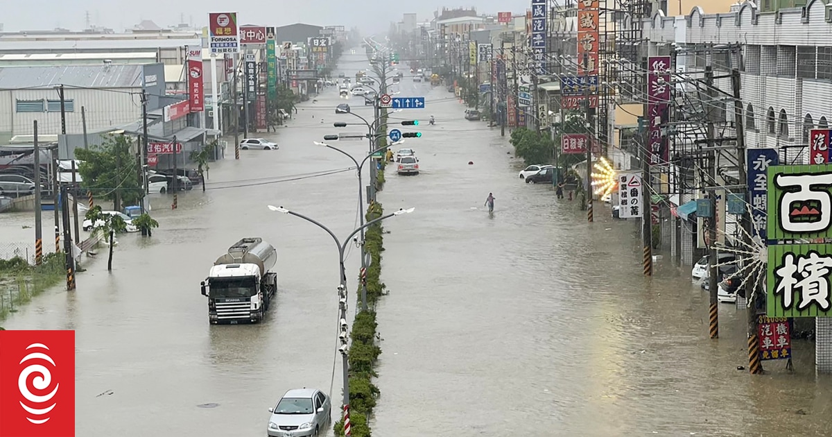 Typhoon Gaemi sinks freighter off Taiwan, barrels towards Chinese ...