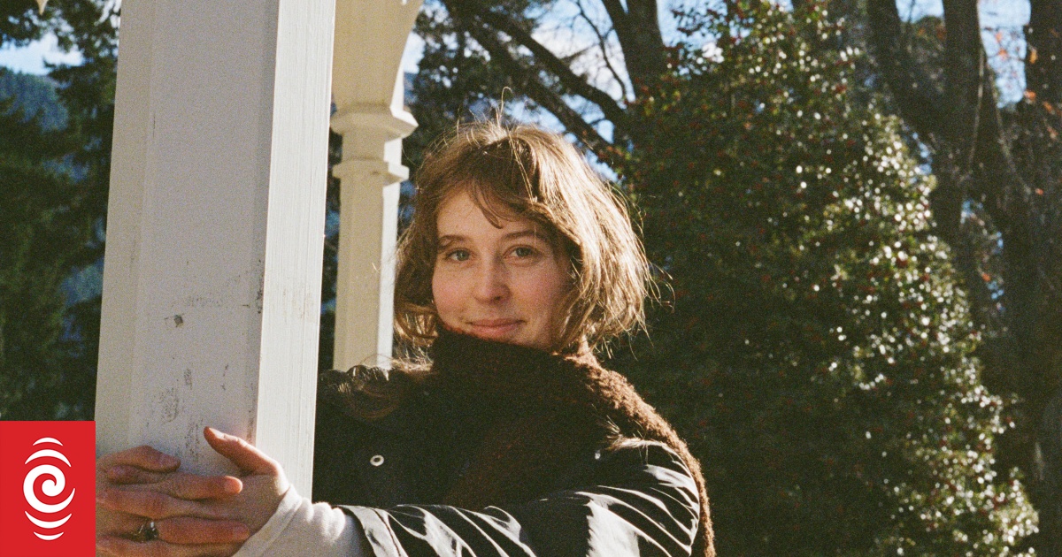 NZ Live: Violet Hirst | RNZ