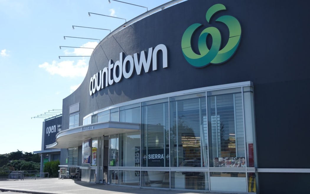 Countdown plans 'incredibly upsetting' for workers | RNZ News