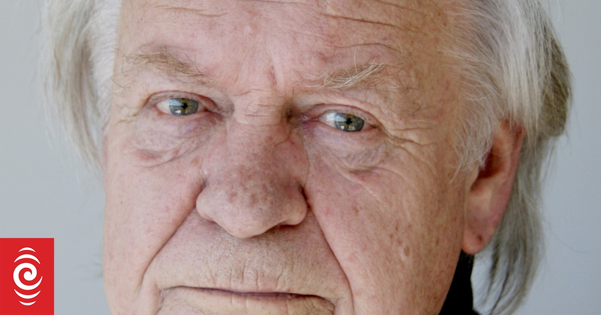 Sir Ian Mune: Kiwi cinema's 'jack of all trades' knighted | RNZ News