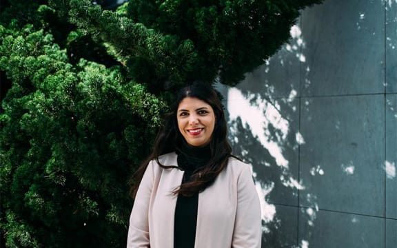 Auckland lecturer buzzing as she heads to the US to study bees | RNZ News