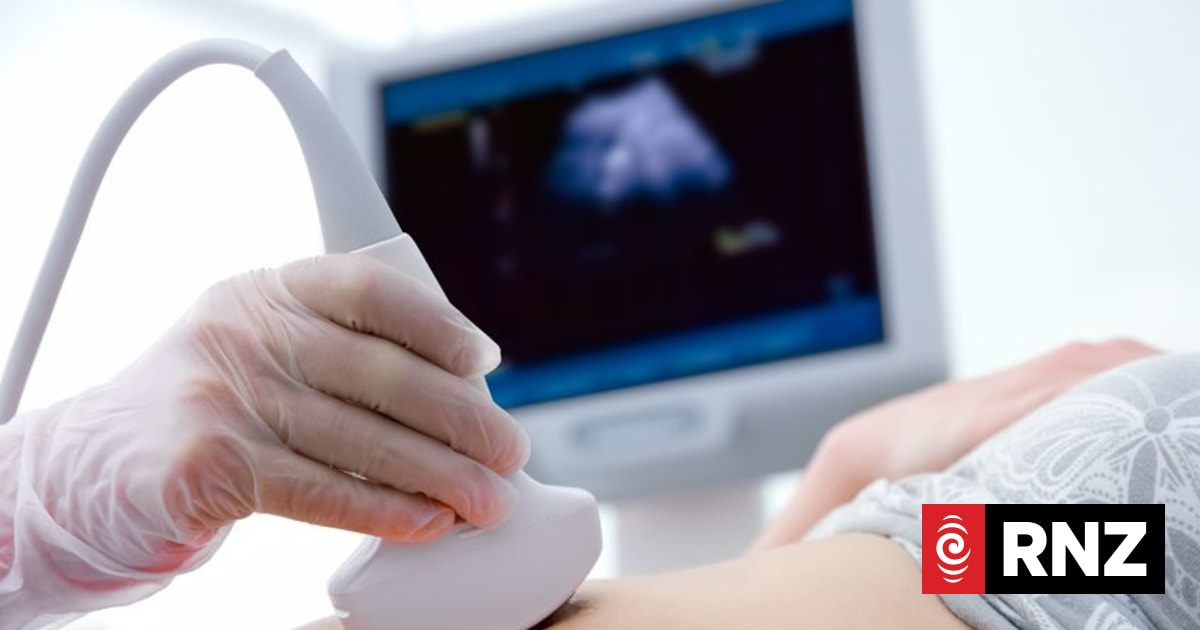 Teenager 'devastated' after fallopian tube removal | RNZ