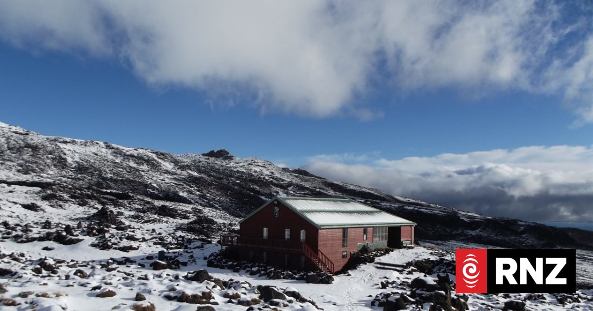 Is the traditional Kiwi getaway to the snow under threat? | RNZ