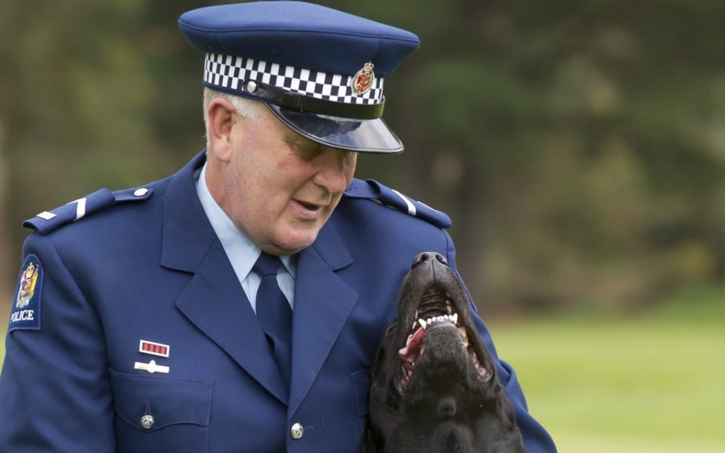 Celebrated police dog handler Bruce Lamb dies while hunting | RNZ News