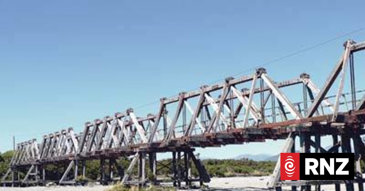 Westland council closes Totara rail bridge over safety concerns | RNZ