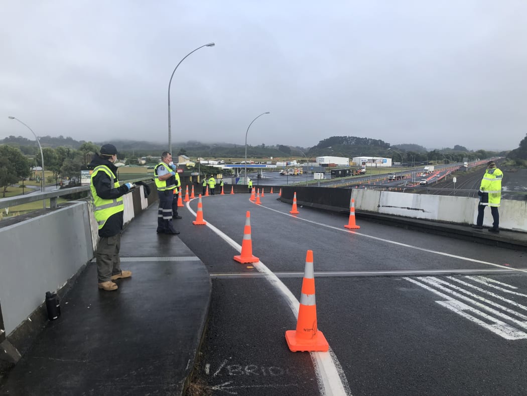 Covid-19: Checkpoints at Auckland's borders with city in alert level 3 ...