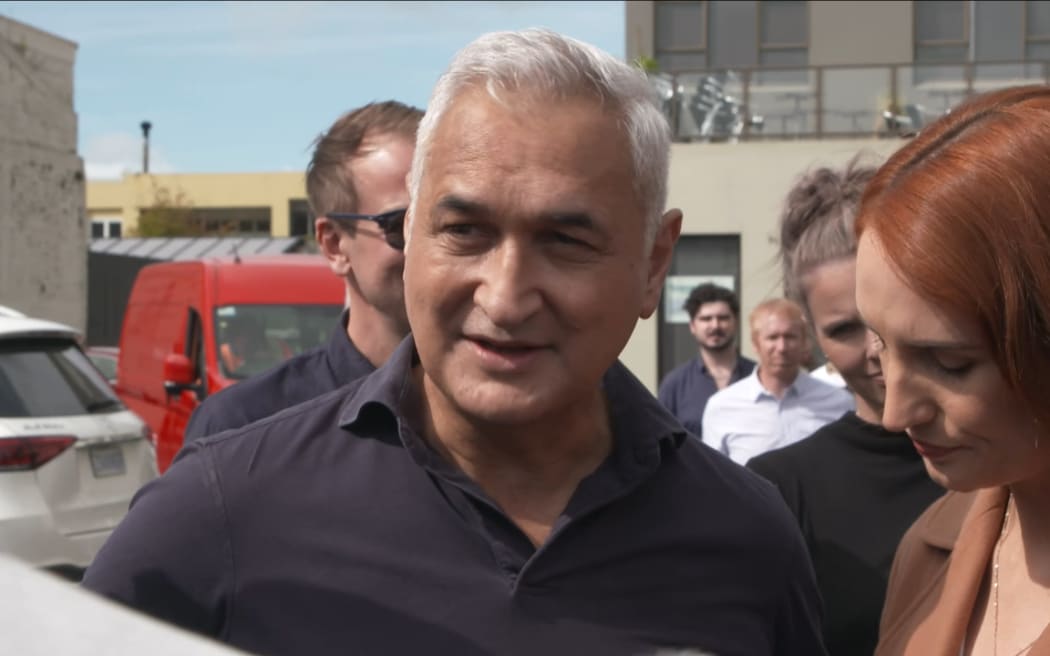 Newshub's Mike McRoberts to end career as news presenter when newsroom ...