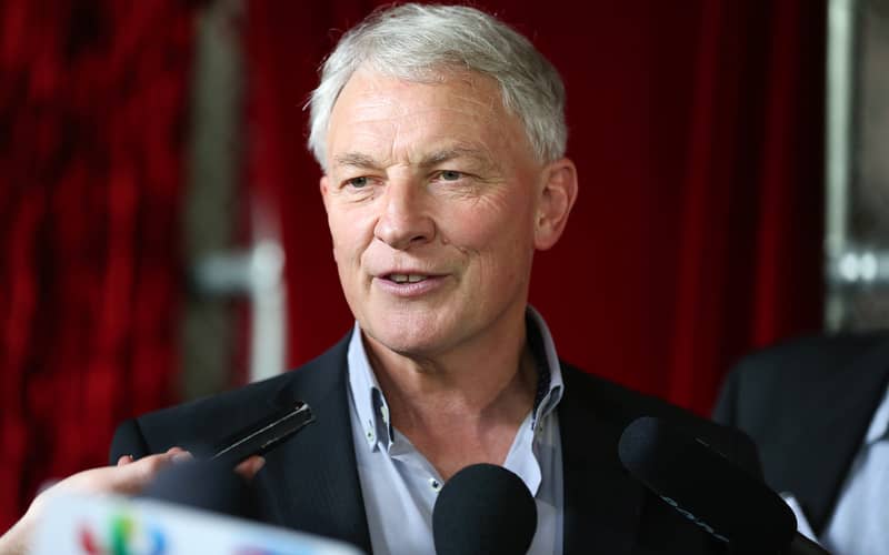 Goff backs airport light rail sooner | RNZ