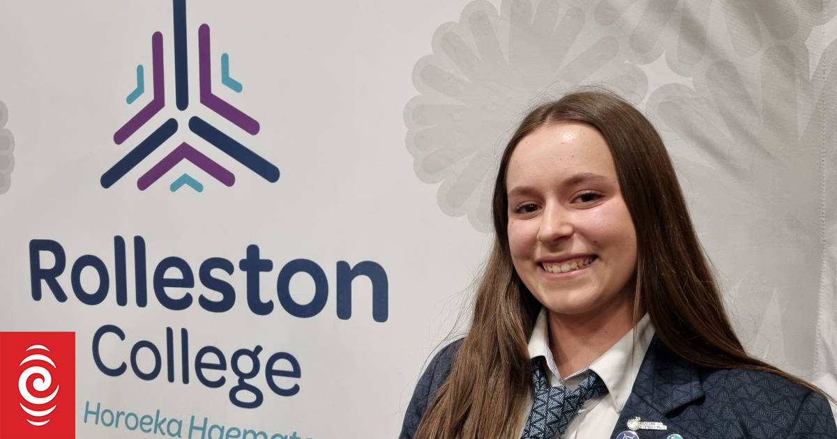 Student in tears as she pleads for more space at Rolleston College | RNZ News