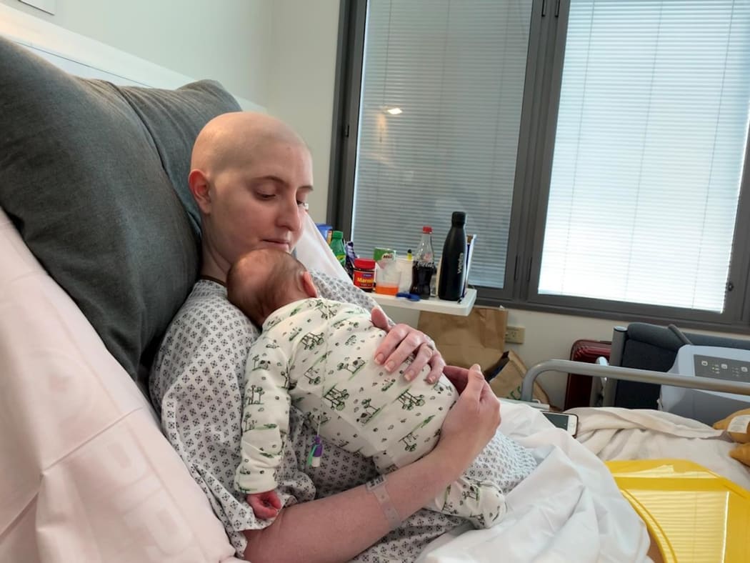 Dying mum reunited with family after lonely lockdown in hospital | RNZ News