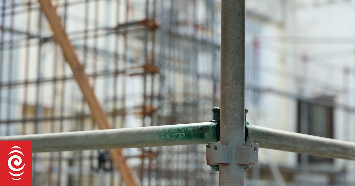 Scaffolding falls on passing car in Auckland, WorkSafe investigating ...