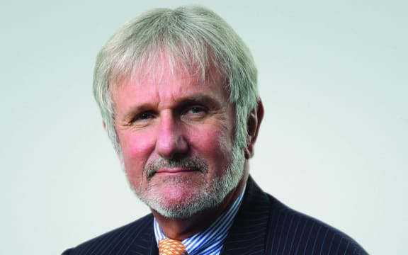 Leading public servant still on leave | RNZ News