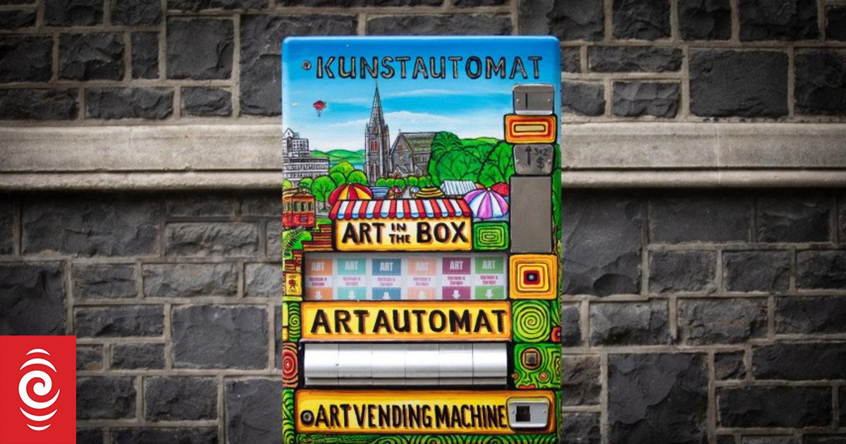 Art vending machine a first for Southern Hemisphere | RNZ News