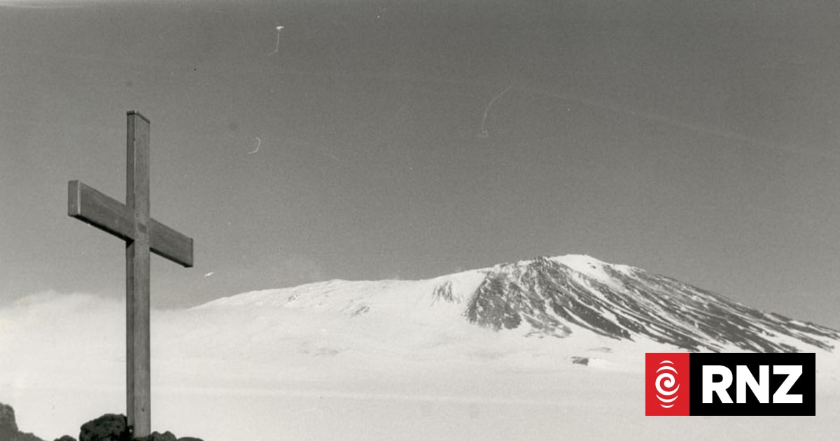 Erebus tragedy: Calls for national memorial | RNZ