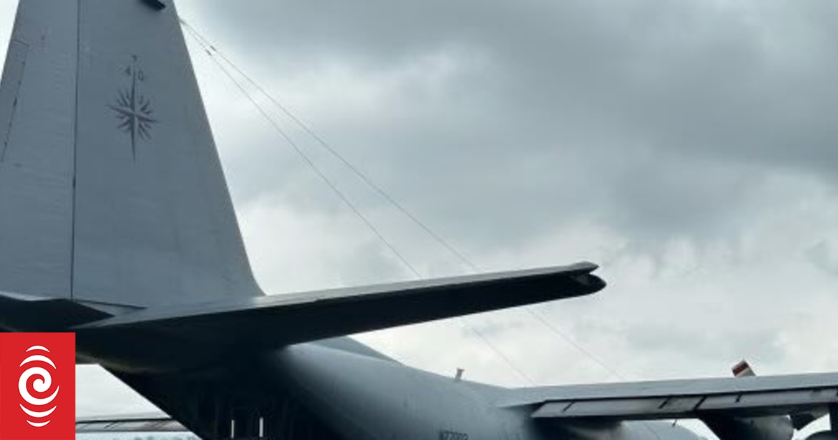 Post-cyclone Lola: Aid begins to land in Vanuatu | RNZ News