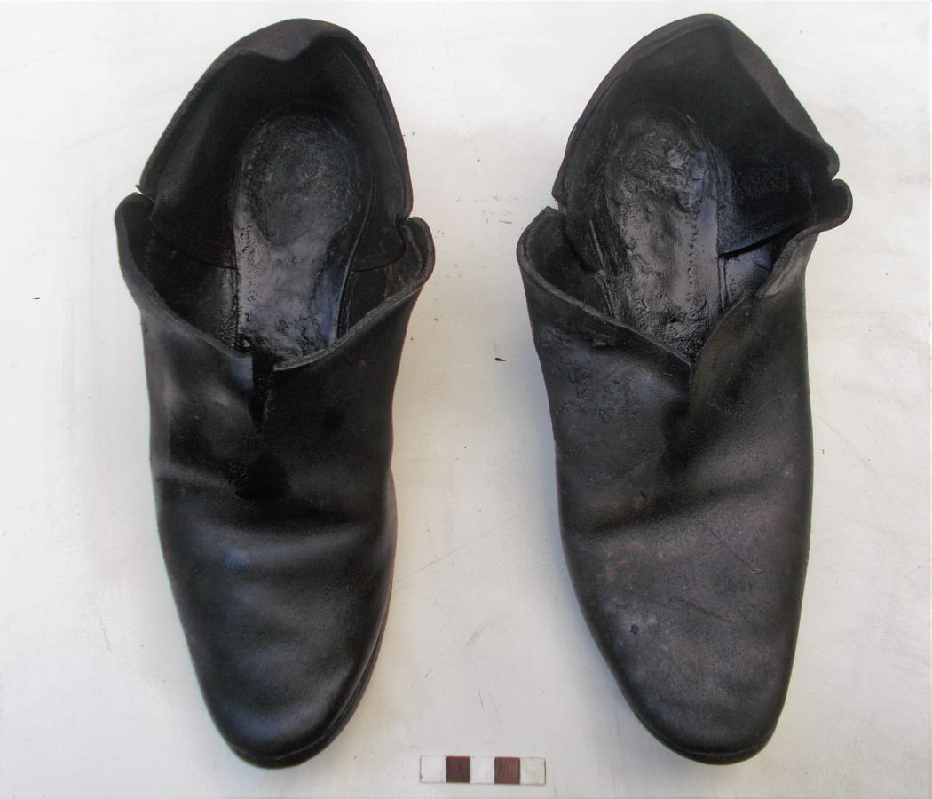 Daring rescue returns historic shipwreck to Mangawhai | RNZ News