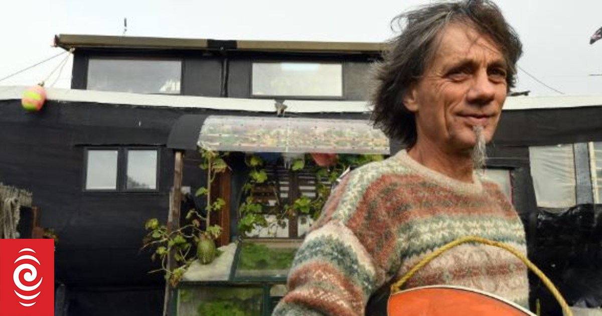 MBIE rules Aramoana man's structure is a house, not a boat | RNZ News