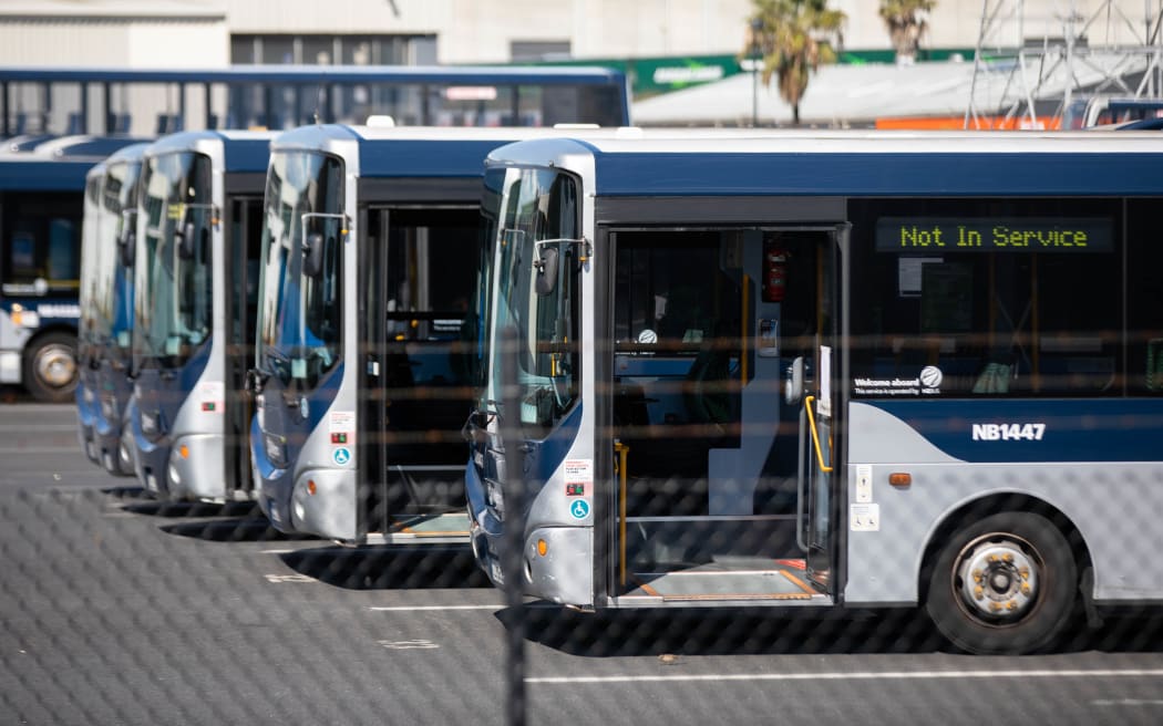 New Auckland busway extension to connect Papakura and Botany | RNZ News
