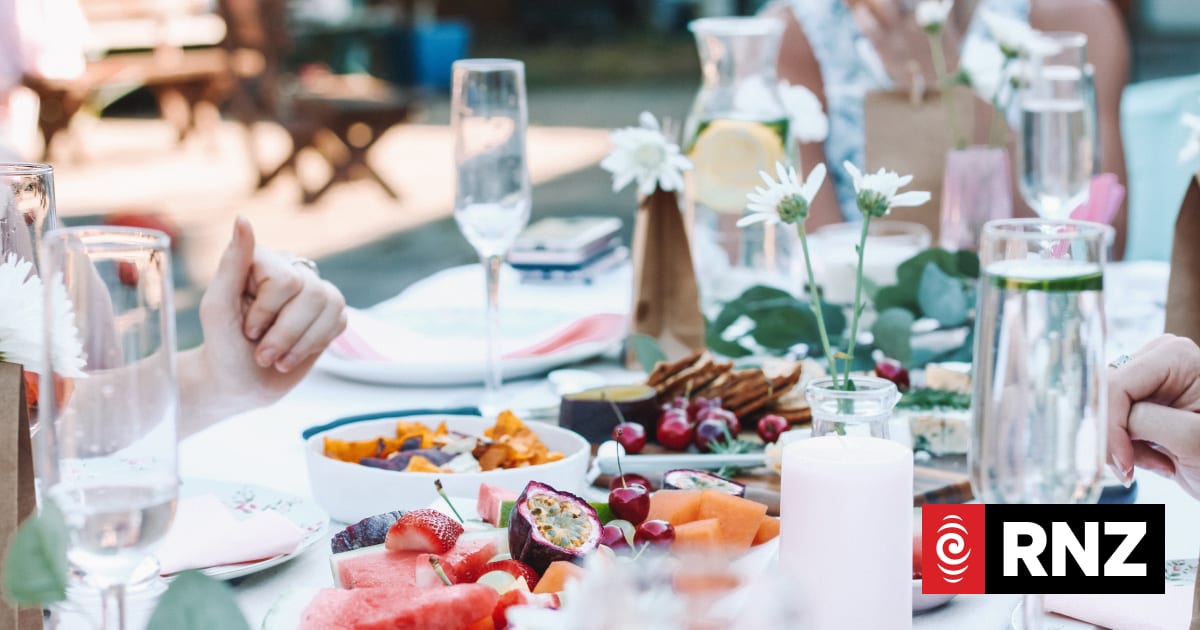 How to gift yourself a cheaper Christmas dinner | RNZ