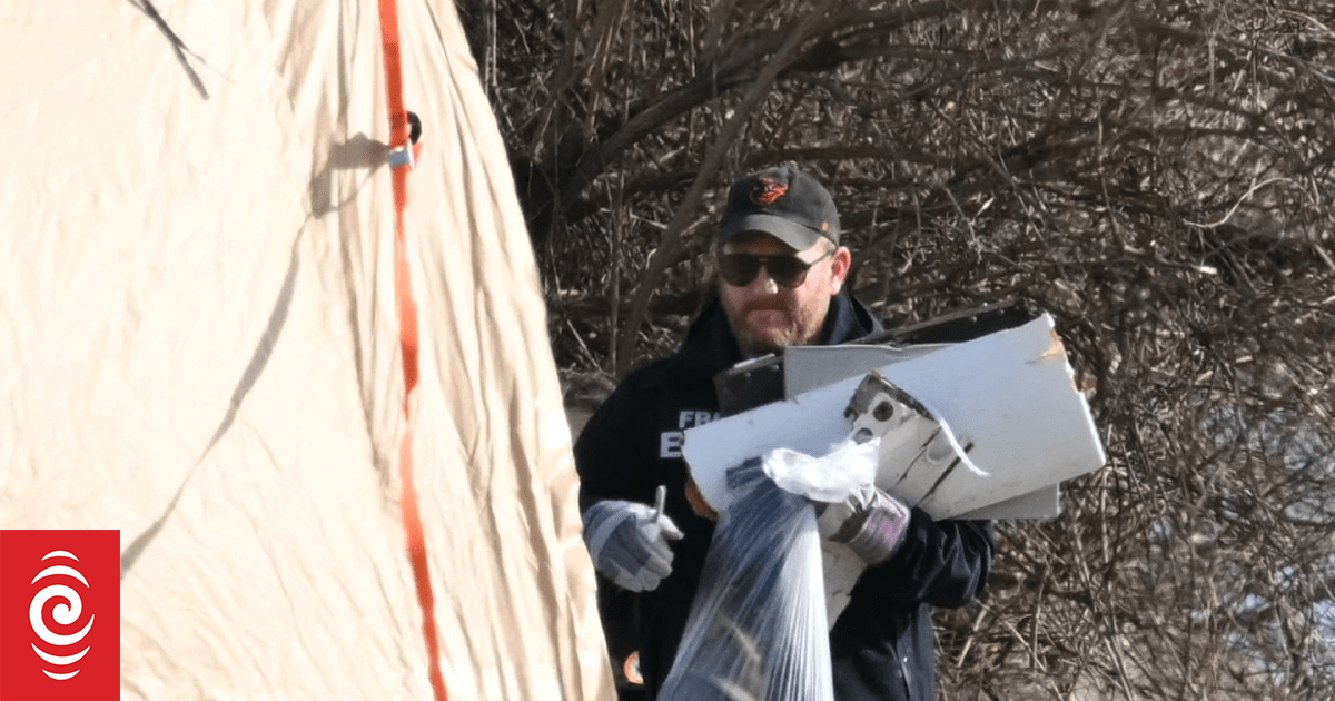 Potomac crash: More than 60 people dead as jet, helicopter collide over ...