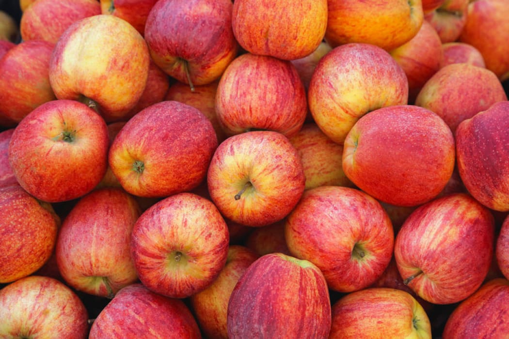 How do you like them apples? - Food prices soar in January | RNZ News