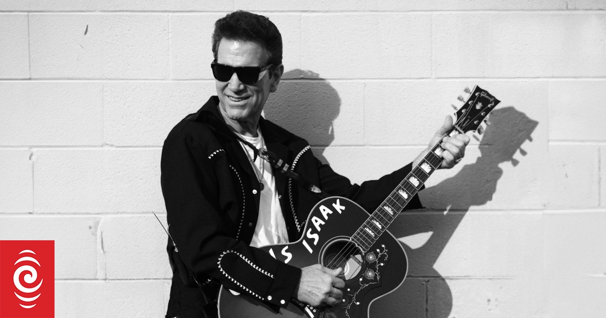 Chris Isaak: Mirror suits and serenades | RNZ