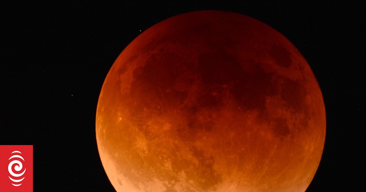Super blue blood moon eclipse on the cards | RNZ News
