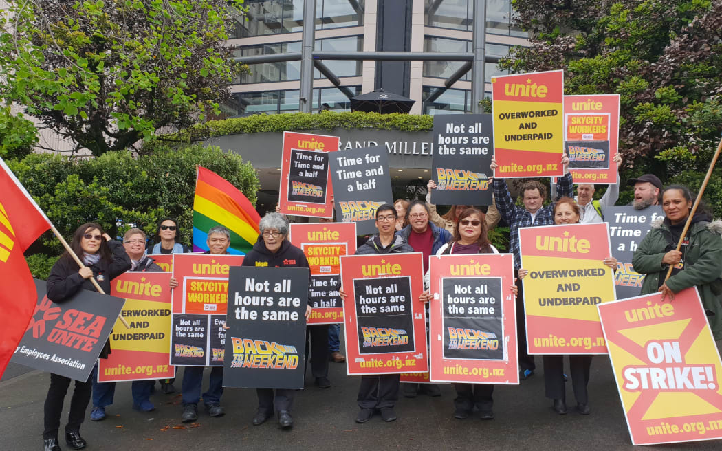 SkyCity workers picket over unsociable hours | RNZ News