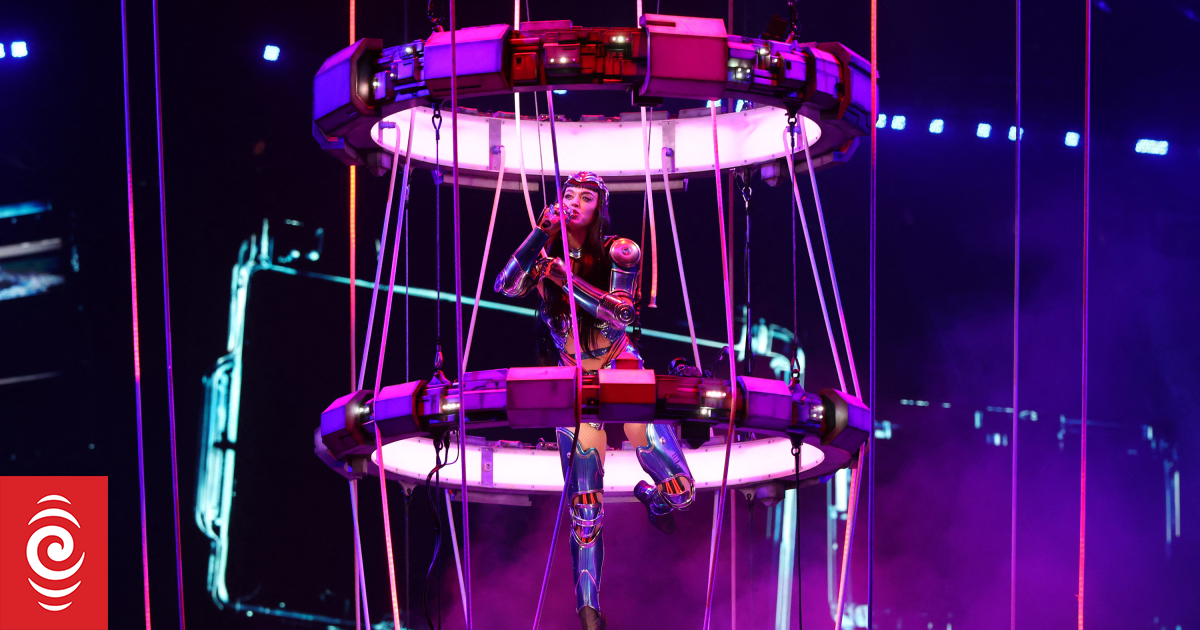 Katy Perry nearly plummets from floating butterfly as giant prop ...