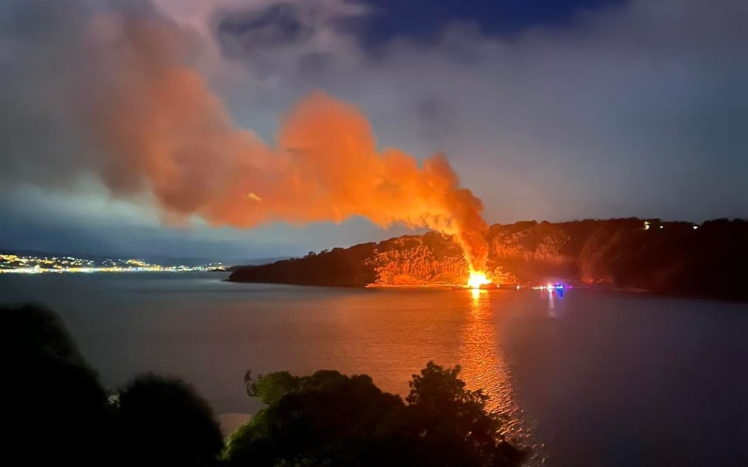 Wellington fire crews battle blaze at Shelly Bay | RNZ News
