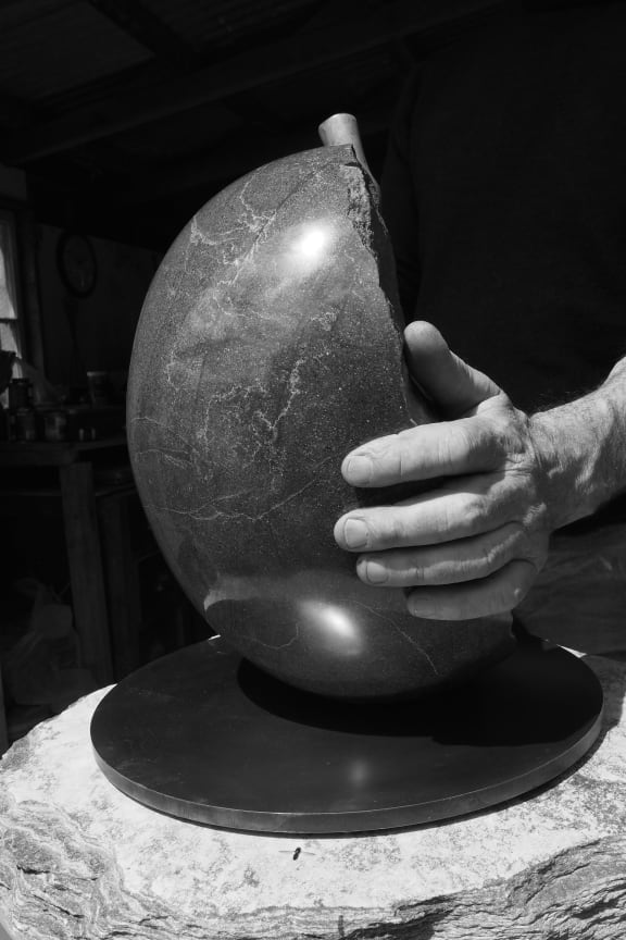 Sculptor Shane Woolridge inspired by stone | RNZ
