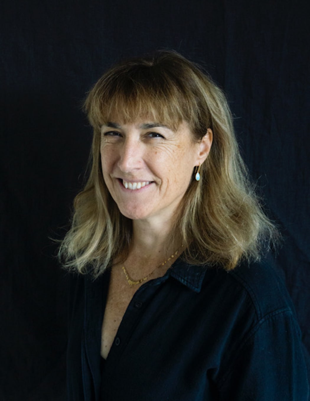 NZ director of The Crown Jessica Hobbs wins Outstanding Director Emmy ...