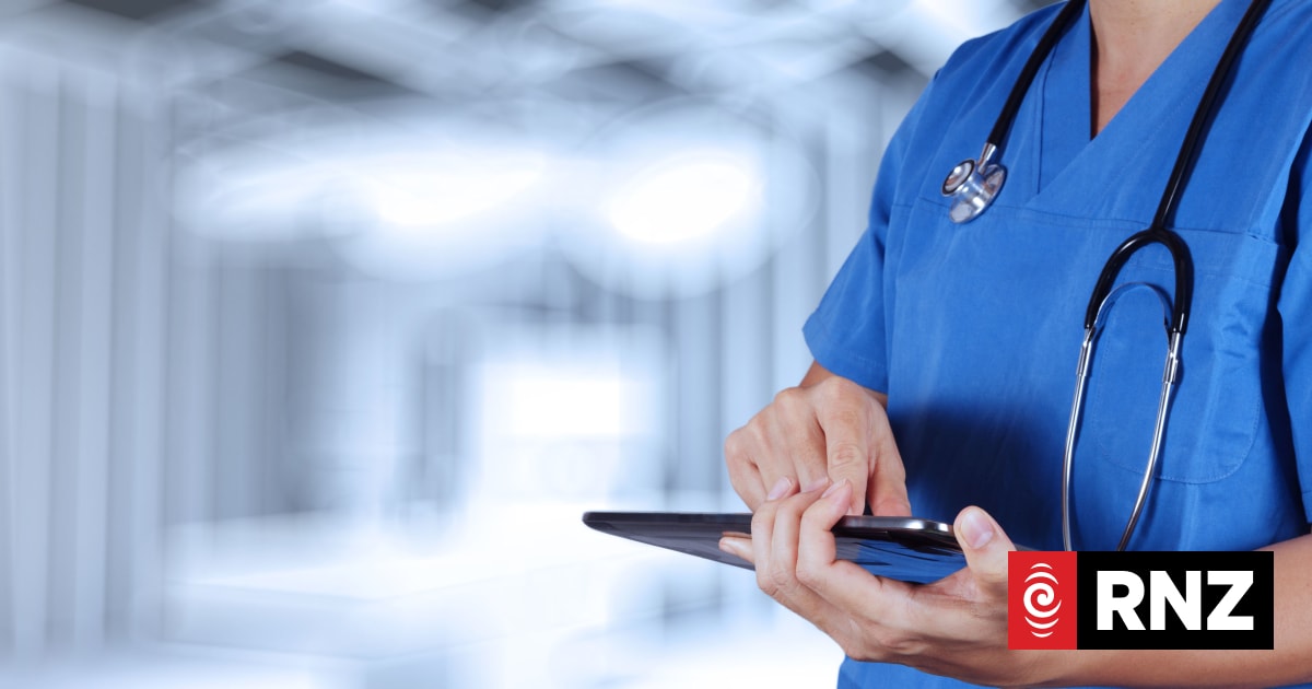 Hospital contingency plans start as Covid wave hits staff | RNZ