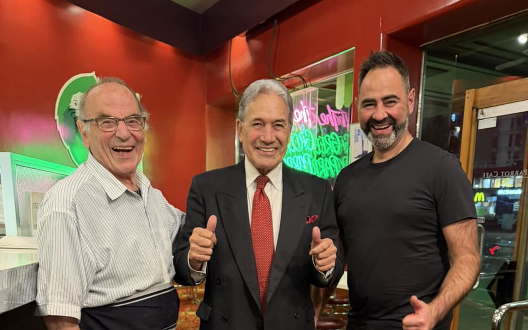 Green Parrot Cafe owner Kosta Sakoufakis dies aged 86 | RNZ News