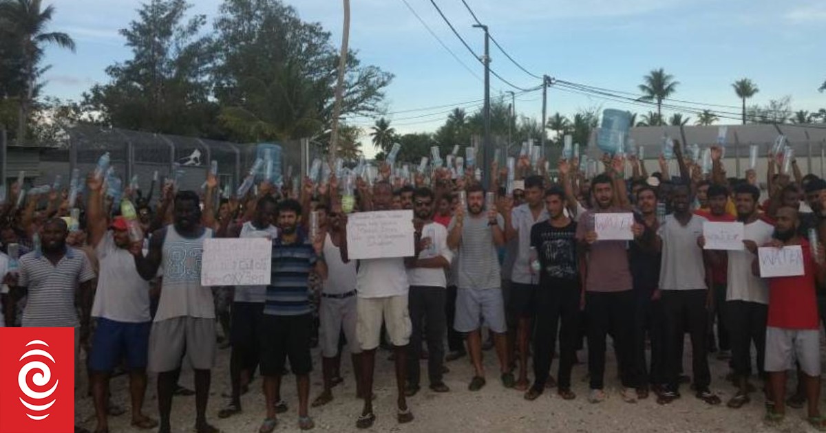 Manus Island refugees call for water | RNZ News