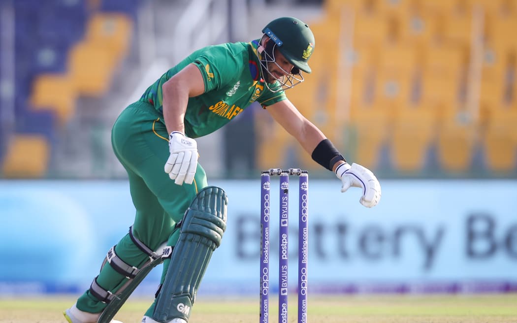 Proteas break hex to go top at Cricket World Cup | RNZ News