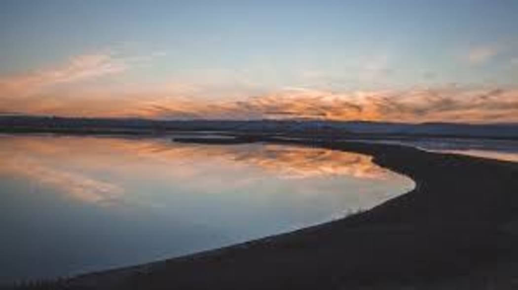 Overflow may have contaminated popular Napier swimming spot | RNZ News