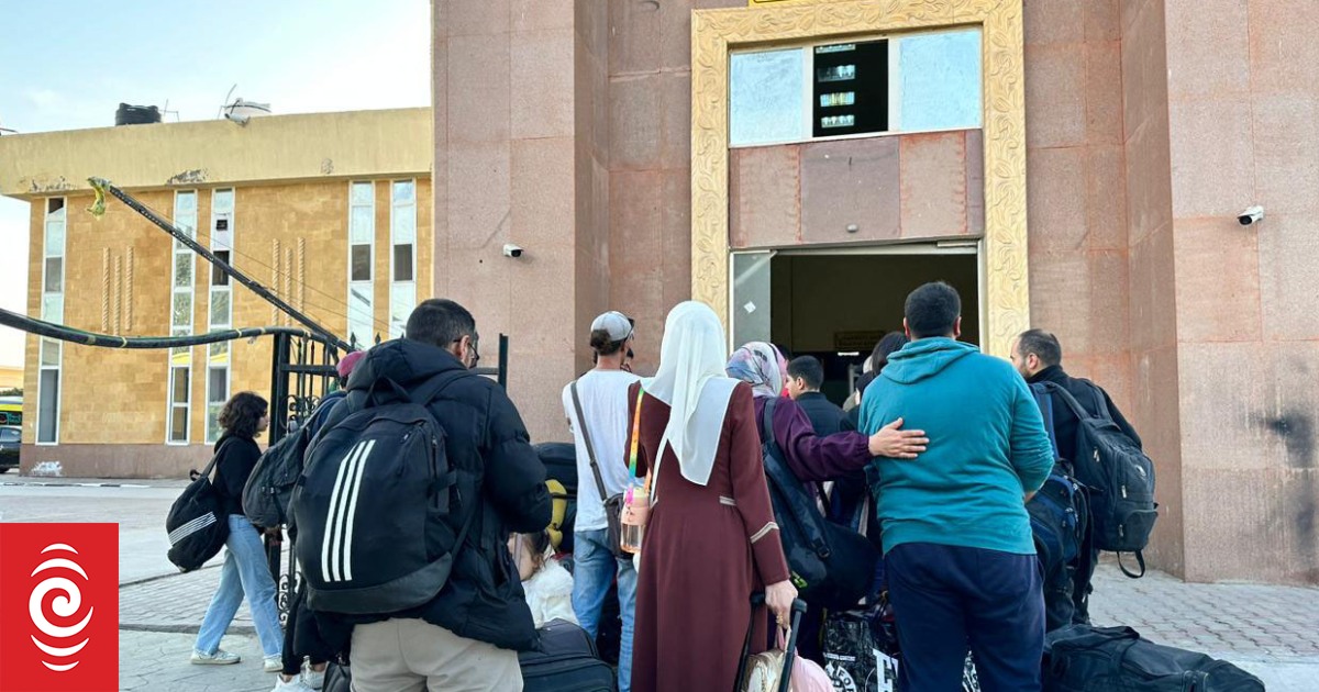 New Zealander manages to leave Gaza via Rafah crossing | RNZ News