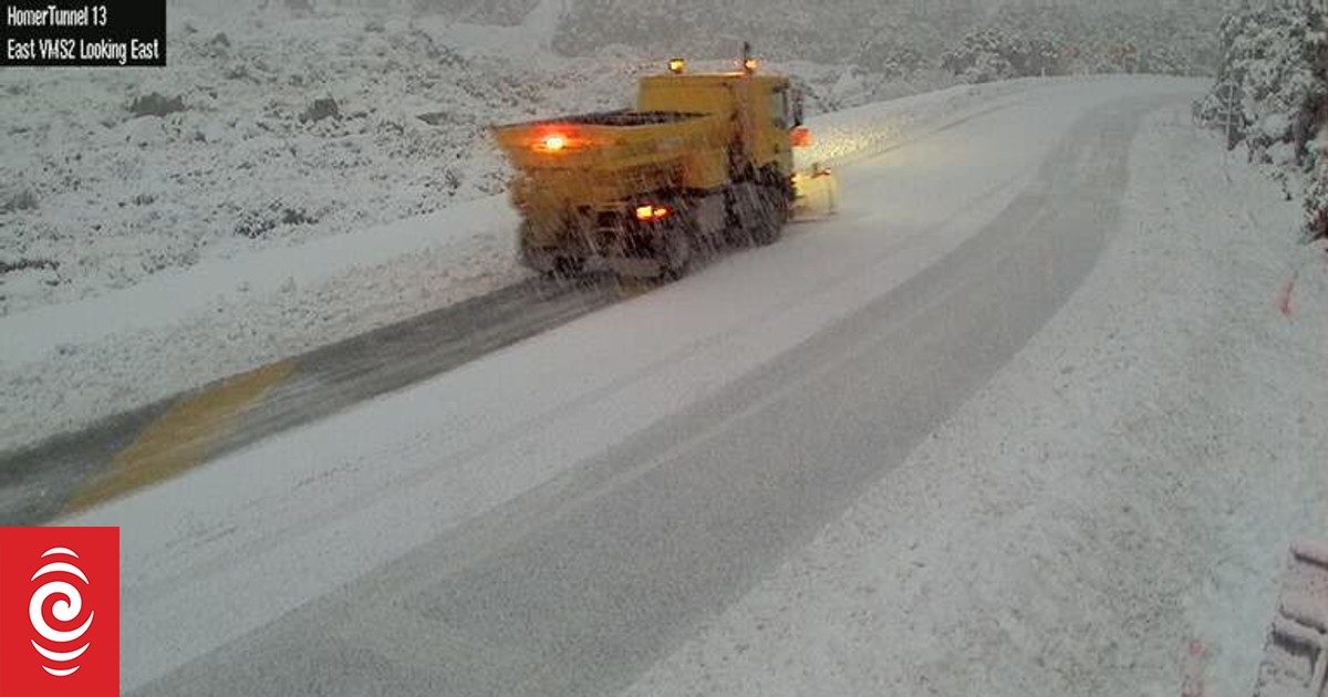 Section of Milford Road to close at night due to snow | RNZ News